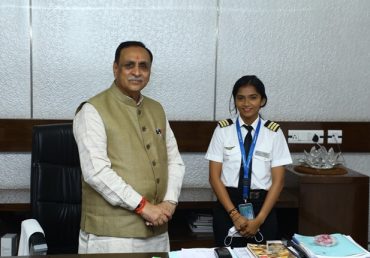 Maitri Patel Takes to Skies as India’s Youngest Commercial Pilot at 19 ...